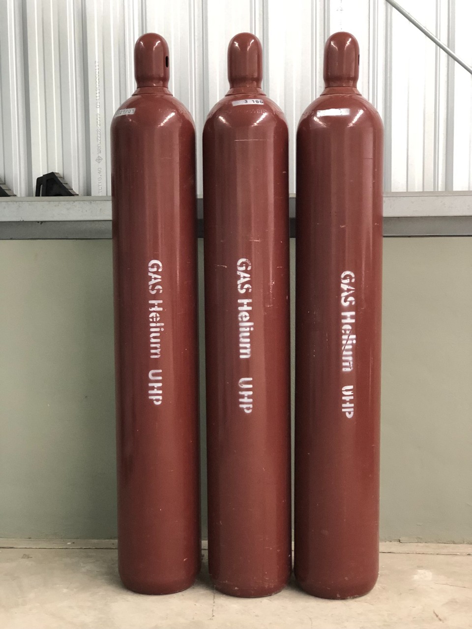 ฮีเลียม 99.999% (Helium UHP grade) สำหรับงานทดสอบหารอยรั่ว